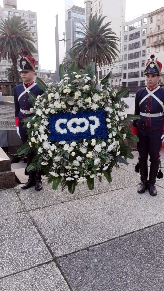 Cooperativistas celebraron el Día Internacional de las Cooperativas con una ofrenda floral al ...